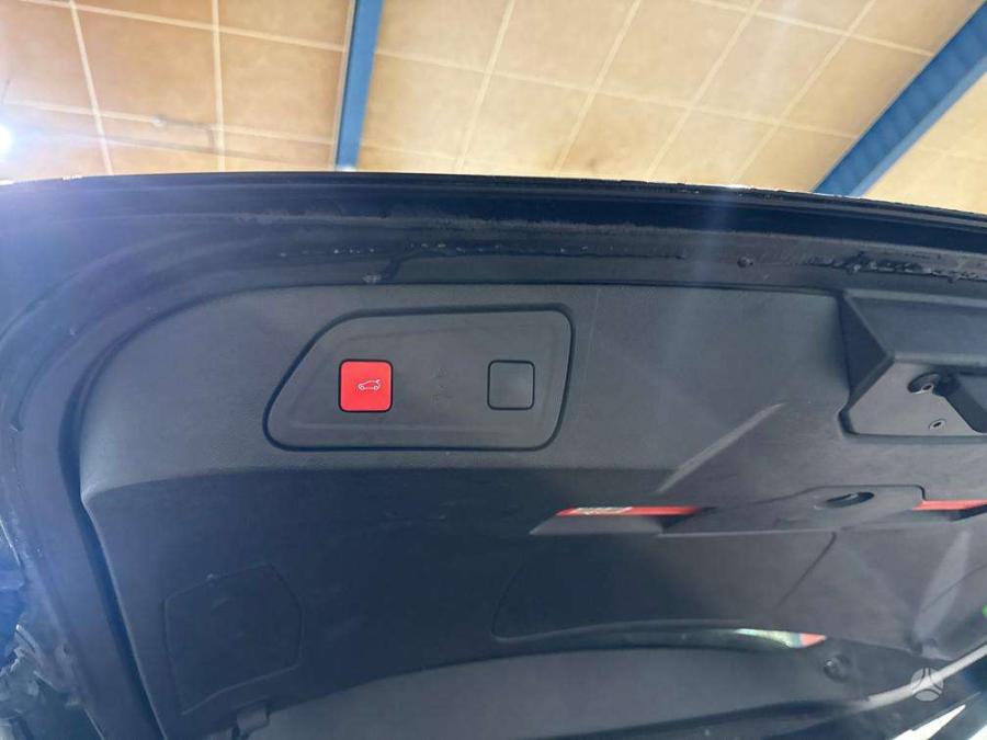 Black Citroen C5 Aircross 2022 in Vilnius, with an engine capacity of 1.20 L and mileage of 105 thousand km for 17730 €, photo 17 on AUTOMOTO.COM.LV