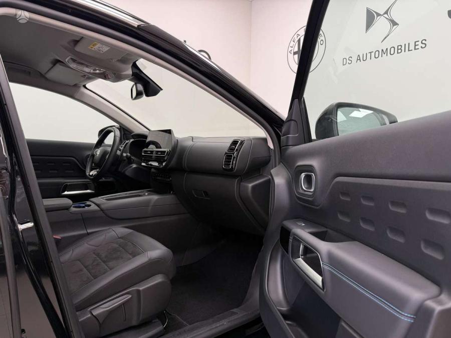 Melns Citroen C5 Aircross 2023 Viļņa, ar dzinēja tilpumu 1.50 L un nobraukumu 33 tūkst. km par 21990 €, foto 28 vietnē AUTOMOTO.COM.LV