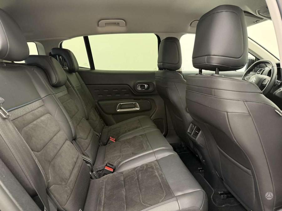 Melns Citroen C5 Aircross 2023 Viļņa, ar dzinēja tilpumu 1.50 L un nobraukumu 33 tūkst. km par 21990 €, foto 31 vietnē AUTOMOTO.COM.LV
