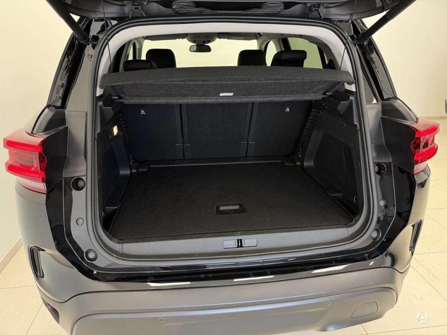 Melns Citroen C5 Aircross 2023 Viļņa, ar dzinēja tilpumu 1.50 L un nobraukumu 33 tūkst. km par 21990 €, foto 33 vietnē AUTOMOTO.COM.LV