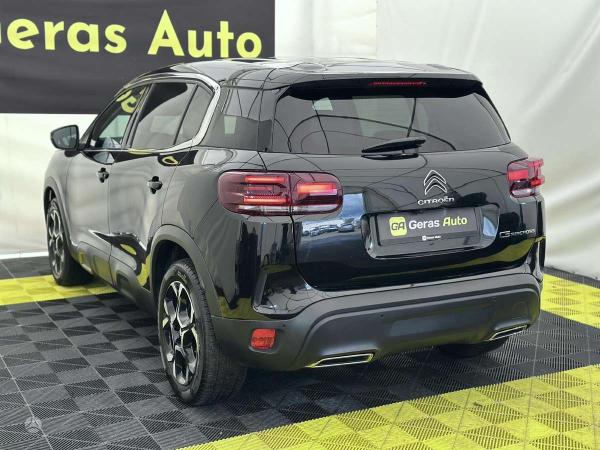 Black Citroen C5 Aircross 2024 in Vilnius, with an engine capacity of 1.20 L and mileage of 27 thousand km for 17450 €, photo 6 on AUTOMOTO.COM.LV