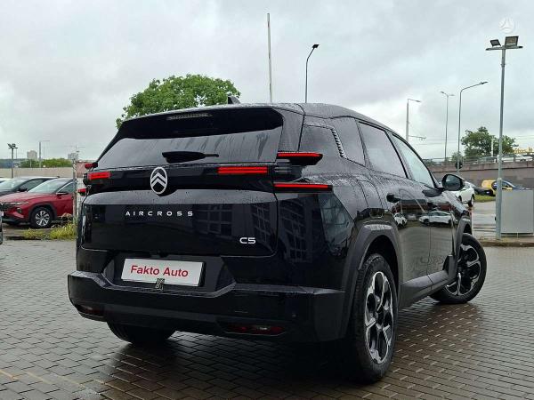 Melns Citroen C5 Aircross 2026 Viļņa, ar dzinēja tilpumu 1.60 L un nobraukumu 14 tūkst. km par 39900 €, foto 4 vietnē AUTOMOTO.COM.LV