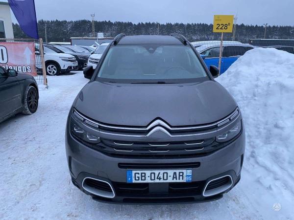 Melns Citroen C5 Aircross 2021 Viļņa, ar dzinēja tilpumu 1.50 L un nobraukumu 189 tūkst. km par 11690 €, foto 2 vietnē AUTOMOTO.COM.LV