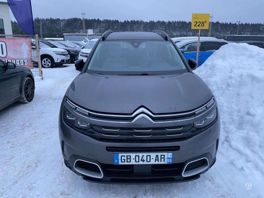 Melns Citroen C5 Aircross 2021 Viļņa, ar dzinēja tilpumu 1.50 L un nobraukumu 189 tūkst. km par 11690 €, foto 2 vietnē AUTOMOTO.COM.LV