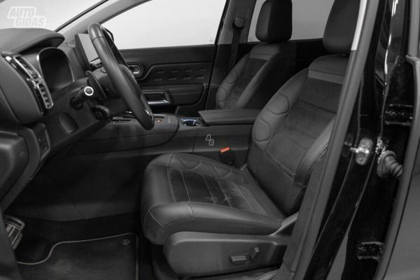 Black Citroen C5 Aircross 2023 in Vilnius, with an engine capacity of 1.20 L and mileage of 63 thousand km for 18500 €, photo 5 on AUTOMOTO.COM.LV