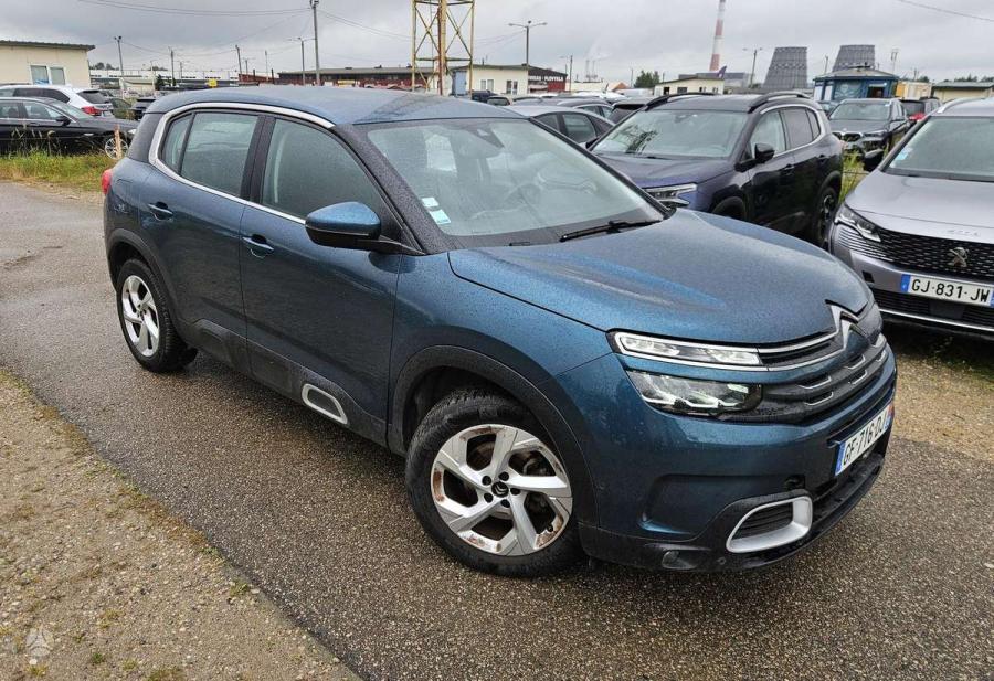 Blue Citroen C5 Aircross 2022 in Vilnius, with an engine capacity of 1.20 L and mileage of 114 thousand km for 12342 €, photo 1 on AUTOMOTO.COM.LV