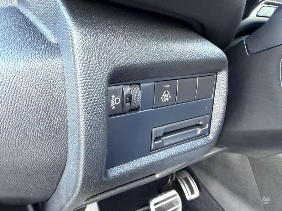 Blue Citroen C5 Aircross 2023 in Marijampole, with an engine capacity of 1.20 L and mileage of 119 thousand km for 16577 €, photo 32 on AUTOMOTO.COM.LV