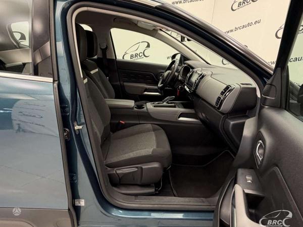 Green Citroen C5 Aircross 2020 in Vilnius, with an engine capacity of 1.20 L and mileage of 118 thousand km for 11900 €, photo 5 on AUTOMOTO.COM.LV