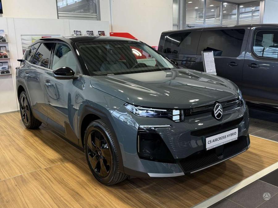 Green Citroen C5 Aircross 2026 in Vilnius, with an engine capacity of 1.20 L and mileage of 0 thousand km for 35990 €, photo 4 on AUTOMOTO.COM.LV