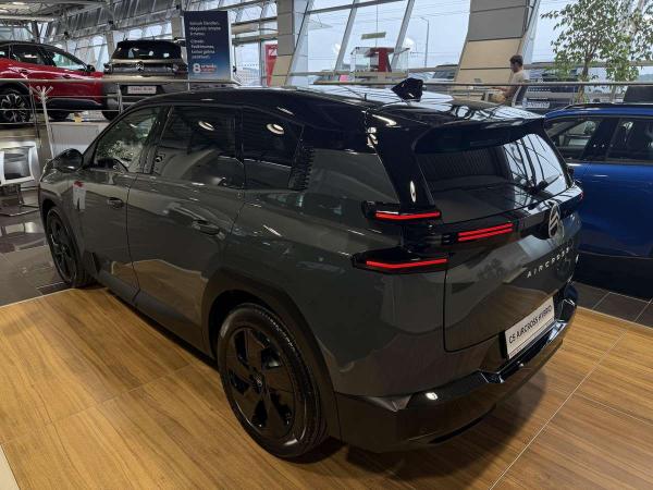 Green Citroen C5 Aircross 2026 in Vilnius, with an engine capacity of 1.20 L and mileage of 0 thousand km for 35990 €, photo 8 on AUTOMOTO.COM.LV