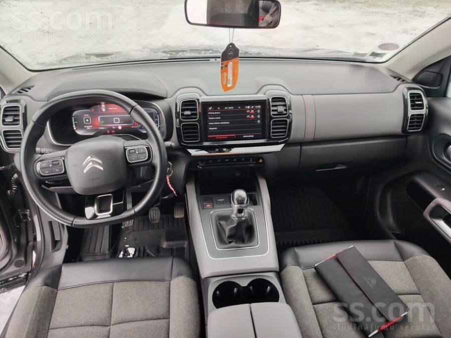 Pelēks Citroen C5 Aircross 2019 Ventspils, ar dzinēja tilpumu 1.20 L un nobraukumu 133 tūkst. km par 11700 €, foto 7 vietnē AUTOMOTO.COM.LV