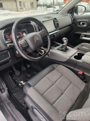 Pelēks Citroen C5 Aircross 2019 Ventspils, ar dzinēja tilpumu 1.20 L un nobraukumu 133 tūkst. km par 11700 €, foto 25 vietnē AUTOMOTO.COM.LV