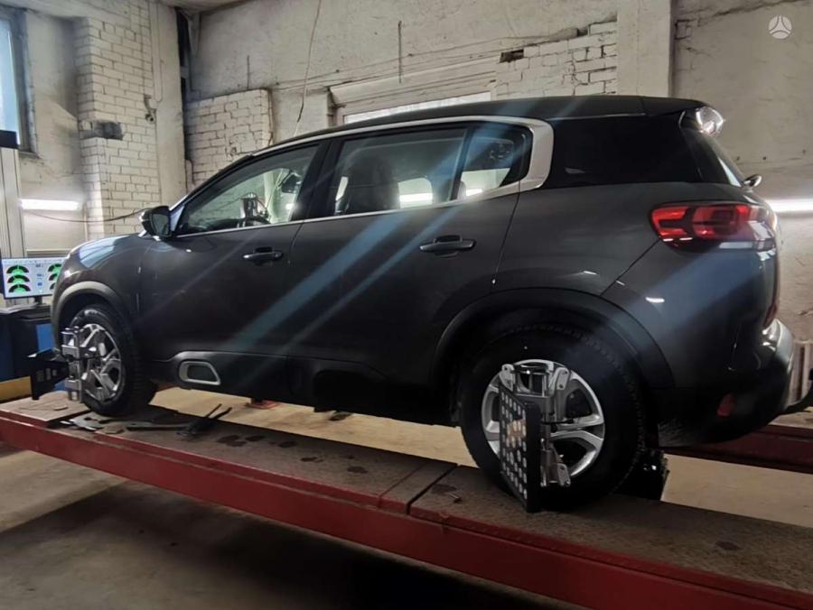 Pelēks Citroen C5 Aircross 2019 Kauņa, ar dzinēja tilpumu 1.50 L un nobraukumu 190 tūkst. km par 9600 €, foto 14 vietnē AUTOMOTO.COM.LV