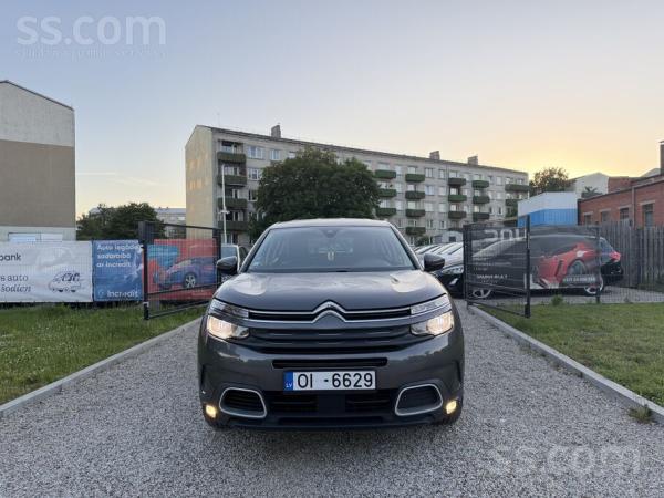 Grey Citroen C5 Aircross 2019 in Ventspils, with an engine capacity of 1.20 L and mileage of 137 thousand km for 10700 €, photo 2 on AUTOMOTO.COM.LV