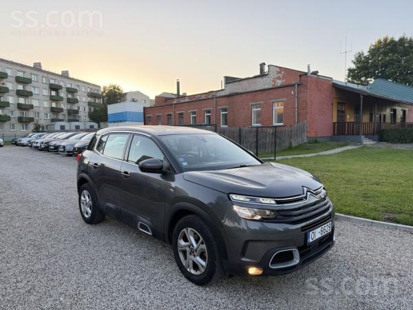 Grey Citroen C5 Aircross 2019 in Ventspils, with an engine capacity of 1.20 L and mileage of 137 thousand km for 10700 €, photo 3 on AUTOMOTO.COM.LV