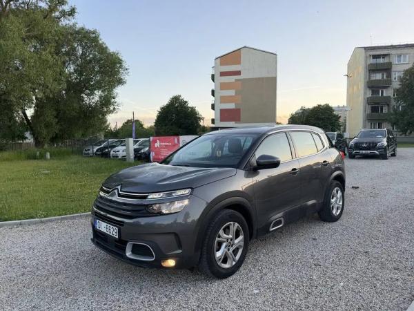 Grey Citroen C5 Aircross 2019 in Ventspils, with an engine capacity of 1.20 L and mileage of 137 thousand km for 10700 €, photo 1 on AUTOMOTO.COM.LV