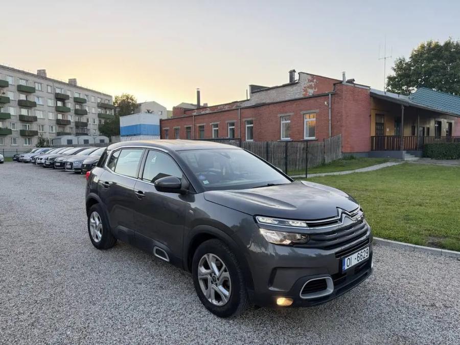 Pelēks Citroen C5 Aircross 2019 Ventspils, ar dzinēja tilpumu 1.20 L un nobraukumu 137 tūkst. km par 10700 €, foto 4 vietnē AUTOMOTO.COM.LV