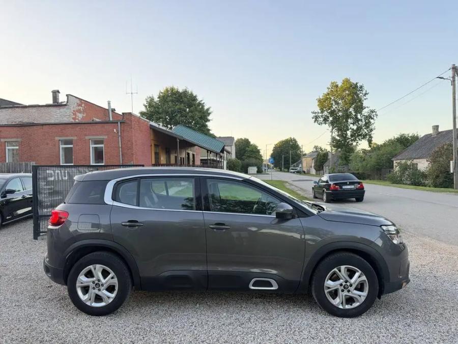 Pelēks Citroen C5 Aircross 2019 Ventspils, ar dzinēja tilpumu 1.20 L un nobraukumu 137 tūkst. km par 10700 €, foto 9 vietnē AUTOMOTO.COM.LV