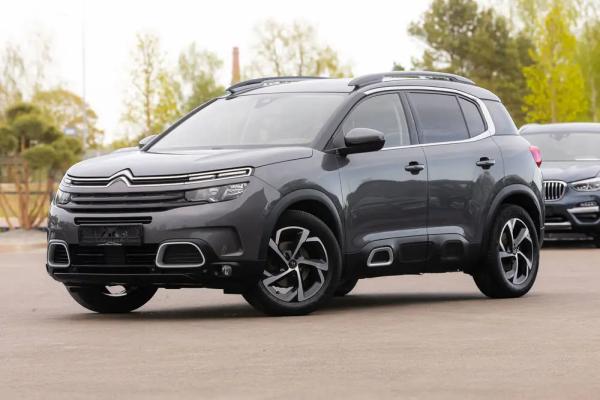 Grey Citroen C5 Aircross 2019 in Jelgava, with an engine capacity of 1.20 L and mileage of 116 thousand km for 11950 €, photo 1 on AUTOMOTO.COM.LV