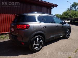 Grey Citroen C5 Aircross 2019 in Liepaja, with an engine capacity of 1.20 L and mileage of 103 thousand km for 9950 €, photo 3 on AUTOMOTO.COM.LV