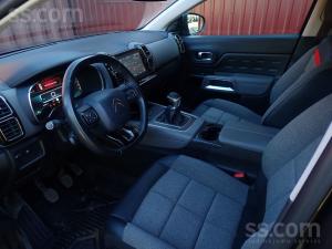 Grey Citroen C5 Aircross 2019 in Liepaja, with an engine capacity of 1.20 L and mileage of 103 thousand km for 9950 €, photo 8 on AUTOMOTO.COM.LV