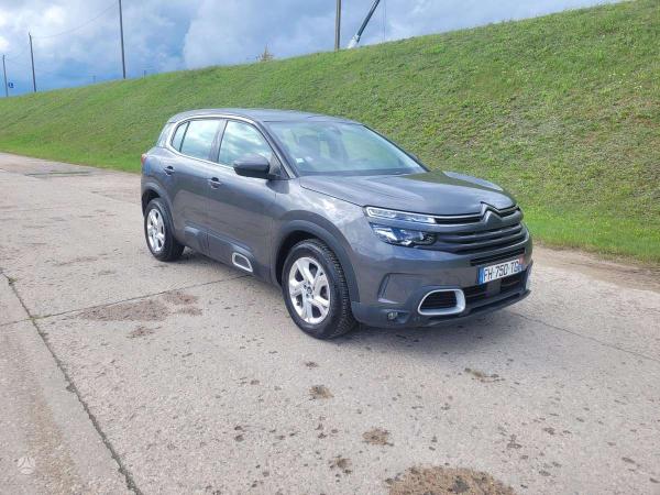 Pelēks Citroen C5 Aircross 2019 Viļņa, ar dzinēja tilpumu 1.20 L un nobraukumu 91 tūkst. km par 9680 €, foto 1 vietnē AUTOMOTO.COM.LV
