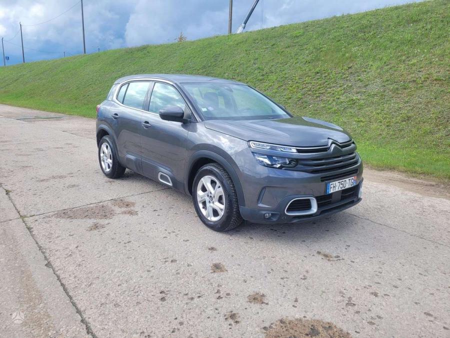 Pelēks Citroen C5 Aircross 2019 Viļņa, ar dzinēja tilpumu 1.20 L un nobraukumu 91 tūkst. km par 9680 €, foto 1 vietnē AUTOMOTO.COM.LV