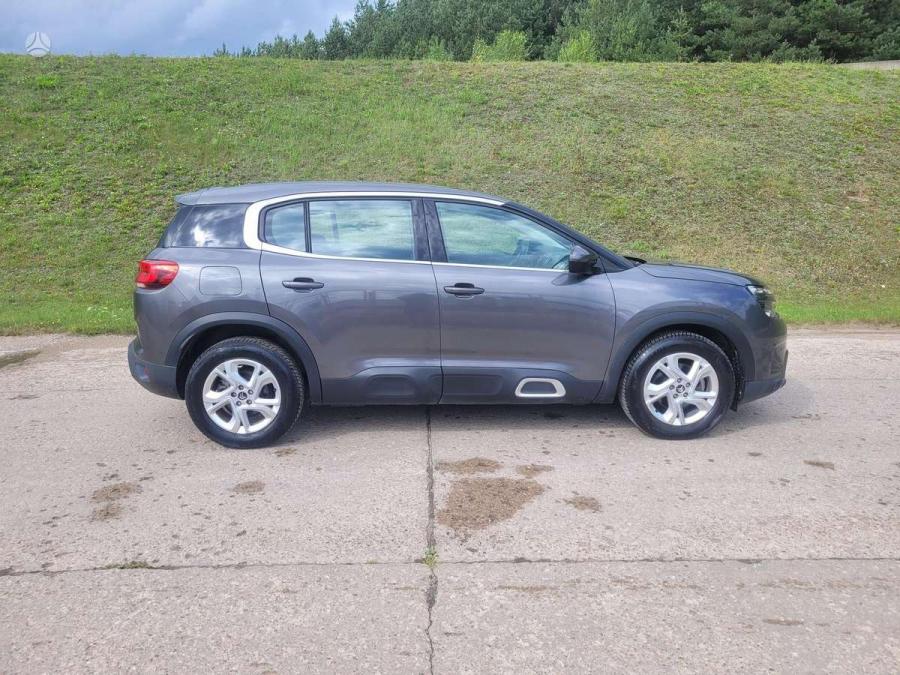 Pelēks Citroen C5 Aircross 2019 Viļņa, ar dzinēja tilpumu 1.20 L un nobraukumu 91 tūkst. km par 9680 €, foto 3 vietnē AUTOMOTO.COM.LV