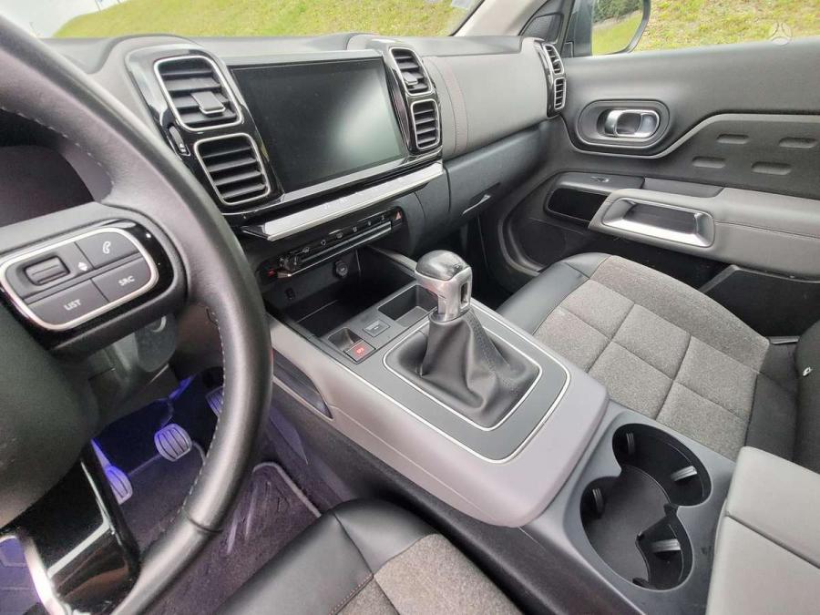 Pelēks Citroen C5 Aircross 2019 Viļņa, ar dzinēja tilpumu 1.20 L un nobraukumu 91 tūkst. km par 9680 €, foto 18 vietnē AUTOMOTO.COM.LV