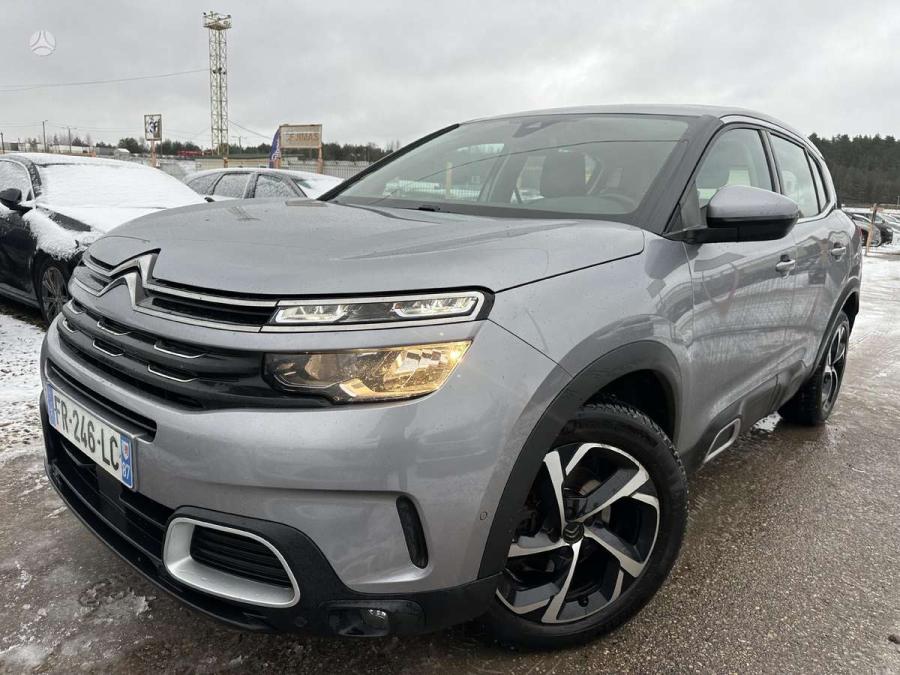 Pelēks Citroen C5 Aircross 2020 Viļņa, ar dzinēja tilpumu 1.50 L un nobraukumu 169 tūkst. km par 11494 €, foto 1 vietnē AUTOMOTO.COM.LV