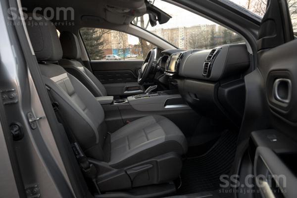 Pelēks Citroen C5 Aircross 2020 Jelgava, ar dzinēja tilpumu 1.60 L un nobraukumu 135 tūkst. km par 16999 €, foto 7 vietnē AUTOMOTO.COM.LV