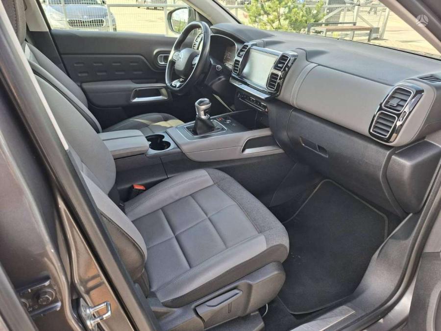 Pelēks Citroen C5 Aircross 2020 Šauļi, ar dzinēja tilpumu 1.50 L un nobraukumu 121 tūkst. km par 12200 €, foto 16 vietnē AUTOMOTO.COM.LV