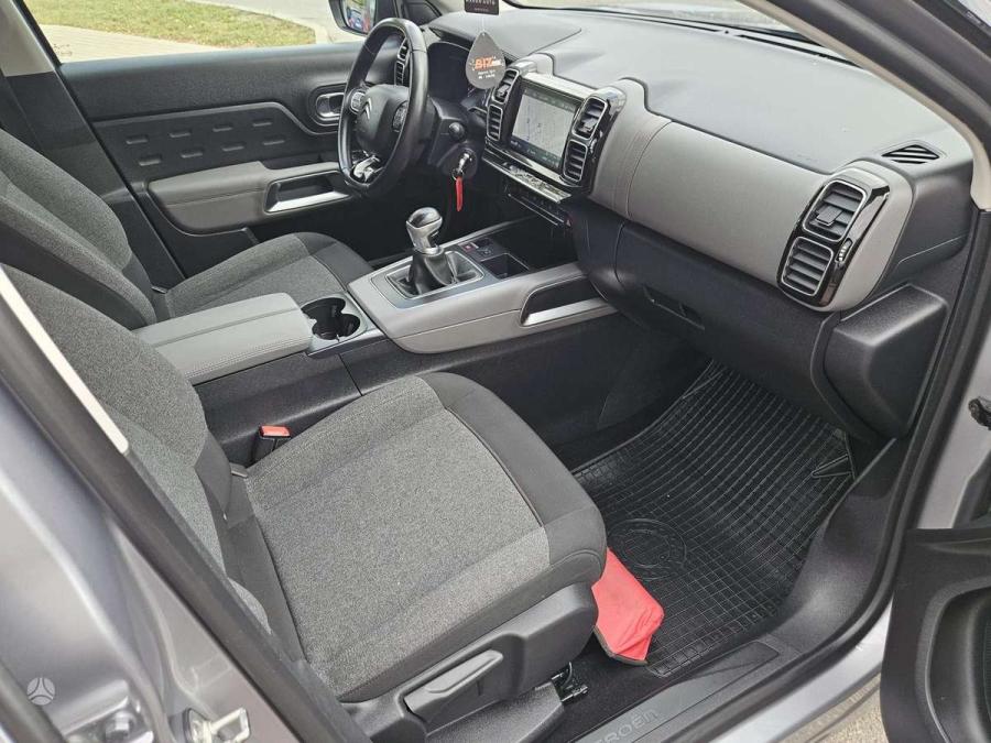 Pelēks Citroen C5 Aircross 2020 Šauļi, ar dzinēja tilpumu 1.20 L un nobraukumu 136 tūkst. km par 11450 €, foto 16 vietnē AUTOMOTO.COM.LV