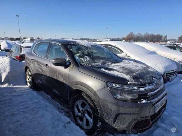 Grey Citroen C5 Aircross 2021 in Vilnius, with an engine capacity of 1.50 L and mileage of 164 thousand km for 12099 €, photo 2 on AUTOMOTO.COM.LV