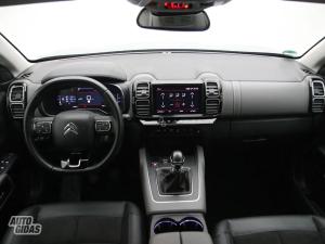 Grey Citroen C5 Aircross 2021 in Vilnius, with an engine capacity of 1.20 L and mileage of 133 thousand km for 13699 €, photo 3 on AUTOMOTO.COM.LV