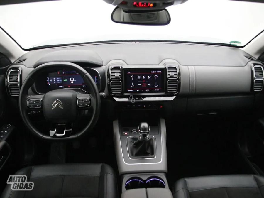 Grey Citroen C5 Aircross 2021 in Vilnius, with an engine capacity of 1.20 L and mileage of 133 thousand km for 13699 €, photo 3 on AUTOMOTO.COM.LV