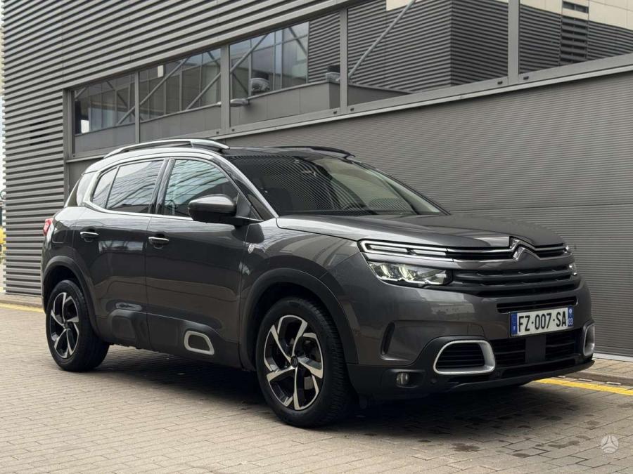 Grey Citroen C5 Aircross 2021 in Vilnius, with an engine capacity of 1.50 L and mileage of 300 thousand km for 9900 €, photo 1 on AUTOMOTO.COM.LV