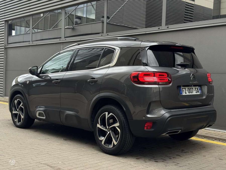 Grey Citroen C5 Aircross 2021 in Vilnius, with an engine capacity of 1.50 L and mileage of 300 thousand km for 9900 €, photo 4 on AUTOMOTO.COM.LV