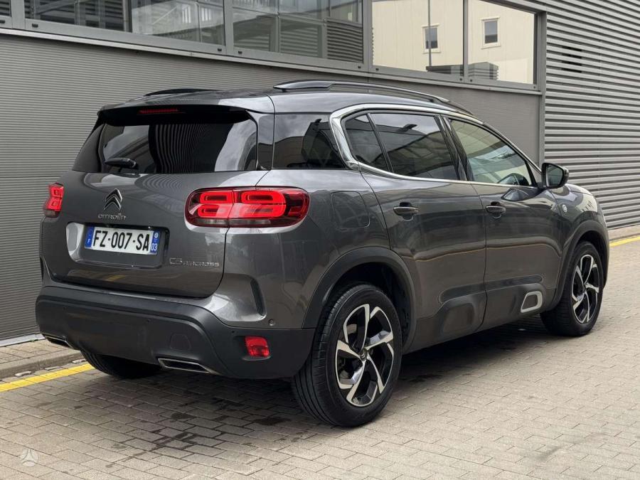 Grey Citroen C5 Aircross 2021 in Vilnius, with an engine capacity of 1.50 L and mileage of 300 thousand km for 9900 €, photo 5 on AUTOMOTO.COM.LV