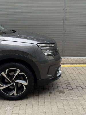 Grey Citroen C5 Aircross 2021 in Vilnius, with an engine capacity of 1.50 L and mileage of 300 thousand km for 9900 €, photo 16 on AUTOMOTO.COM.LV
