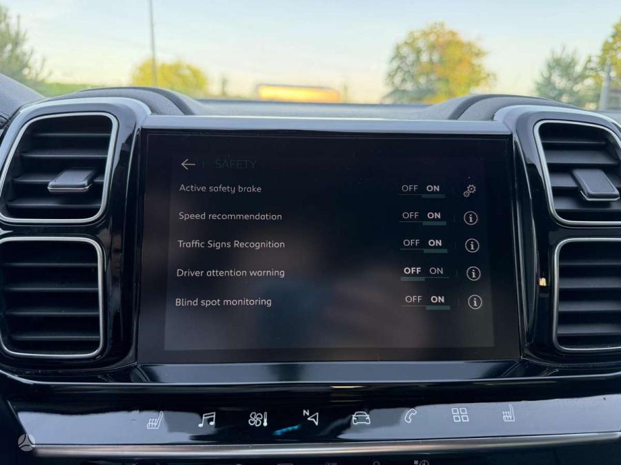 Pelēks Citroen C5 Aircross 2021 Kauņa, ar dzinēja tilpumu 1.60 L un nobraukumu 172 tūkst. km par 14900 €, foto 34 vietnē AUTOMOTO.COM.LV