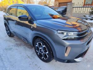 Pelēks Citroen C5 Aircross 2022 Marijampole, ar dzinēja tilpumu 1.50 L un nobraukumu 167 tūkst. km par 17176 €, foto 4 vietnē AUTOMOTO.COM.LV