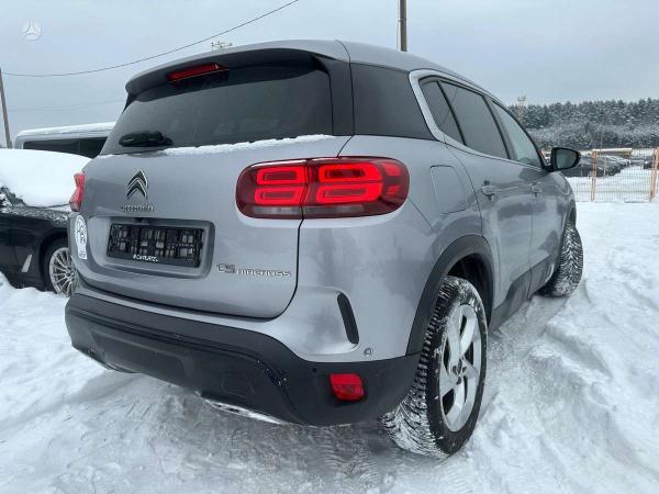 Pelēks Citroen C5 Aircross 2022 Viļņa, ar dzinēja tilpumu 1.20 L un nobraukumu 109 tūkst. km par 12700 €, foto 6 vietnē AUTOMOTO.COM.LV