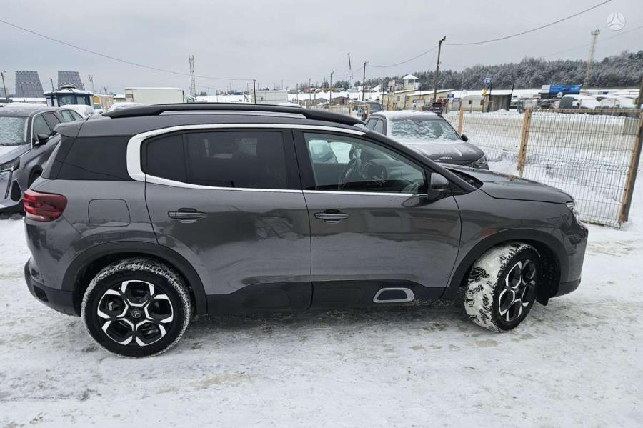 Grey Citroen C5 Aircross 2022 in Vilnius, with an engine capacity of 1.20 L and mileage of 109 thousand km for 16214 €, photo 4 on AUTOMOTO.COM.LV