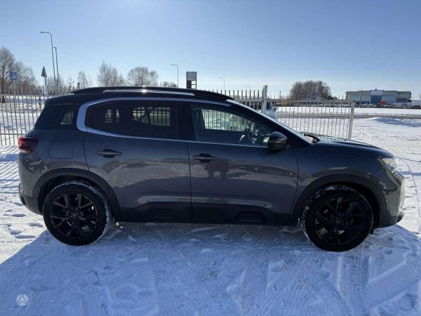 Pelēks Citroen C5 Aircross 2022 Marijampole, ar dzinēja tilpumu 1.20 L un nobraukumu 110 tūkst. km par 17176 €, foto 4 vietnē AUTOMOTO.COM.LV