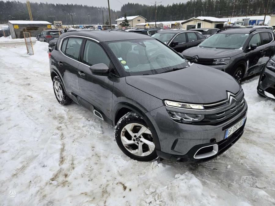 Серый Ситроен C5 Aircross 2022 в Вильнюс, объемом двигателя 1.50 л и пробегом 120 тыс. км за 12584 €, фото 1 на AUTOMOTO.COM.LV