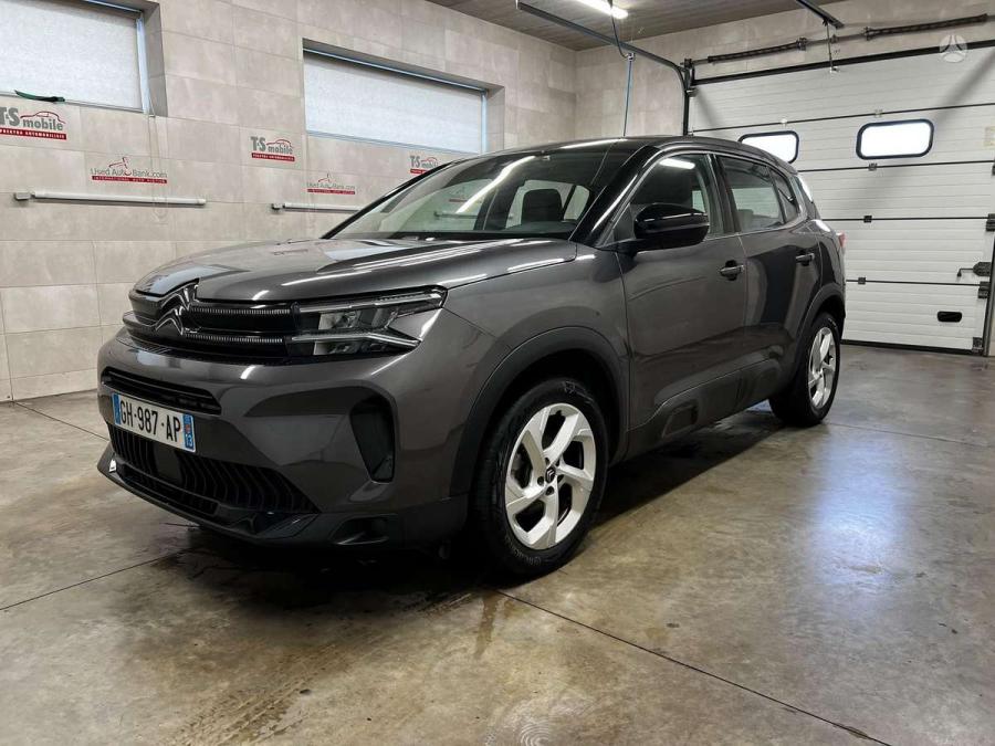 Grey Citroen C5 Aircross 2022 in Marijampole, with an engine capacity of 1.20 L and mileage of 62 thousand km for 15972 €, photo 1 on AUTOMOTO.COM.LV