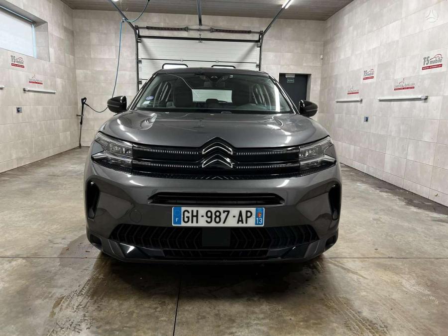 Grey Citroen C5 Aircross 2022 in Marijampole, with an engine capacity of 1.20 L and mileage of 62 thousand km for 15972 €, photo 3 on AUTOMOTO.COM.LV
