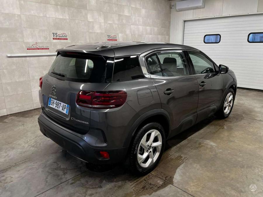 Grey Citroen C5 Aircross 2022 in Marijampole, with an engine capacity of 1.20 L and mileage of 62 thousand km for 15972 €, photo 5 on AUTOMOTO.COM.LV