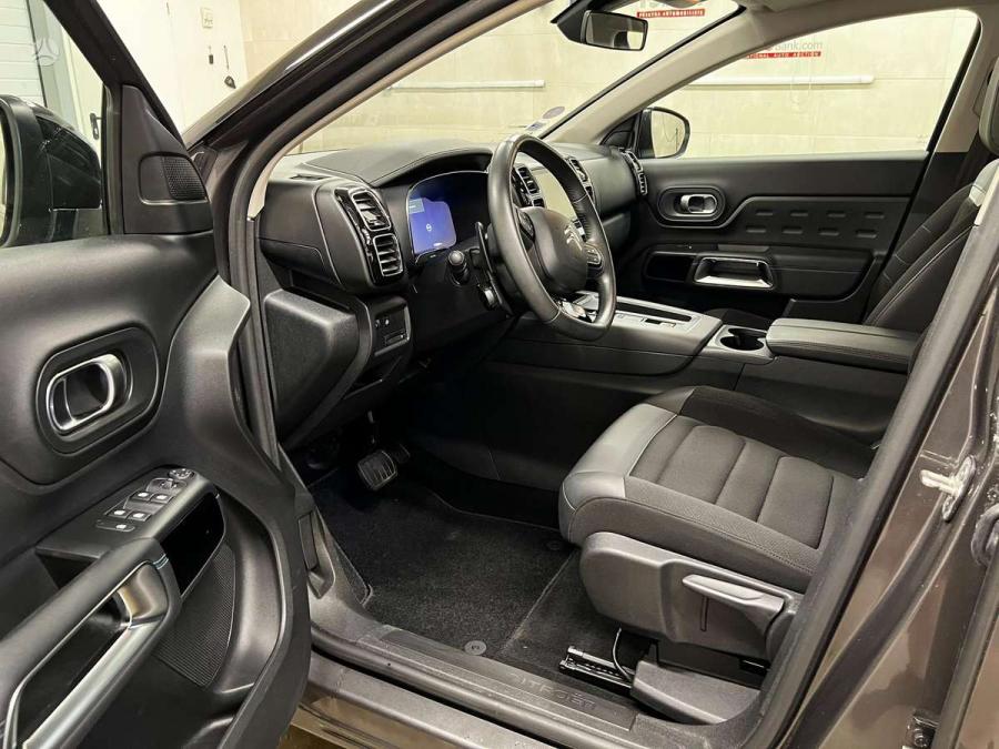 Grey Citroen C5 Aircross 2022 in Marijampole, with an engine capacity of 1.20 L and mileage of 62 thousand km for 15972 €, photo 8 on AUTOMOTO.COM.LV